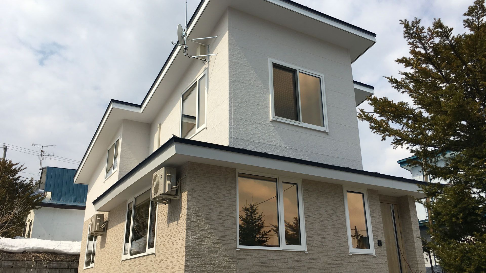 Bliss & Bless Furano - SkiJapan.com